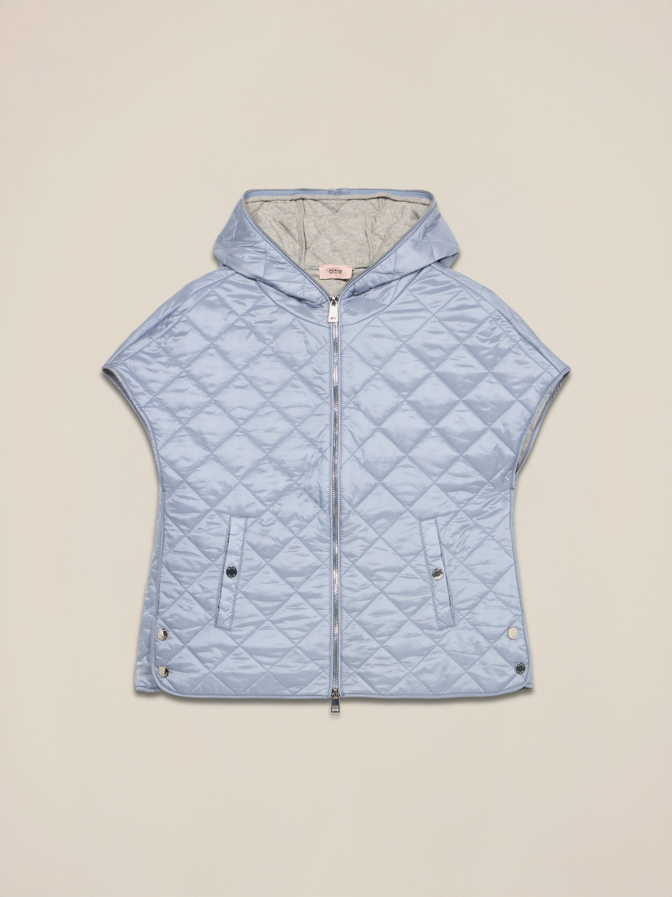 Quilted cape with jersey lining